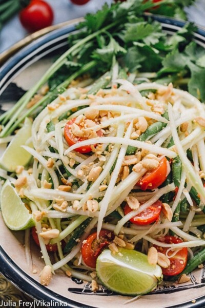 Thai Green Papaya Salad (Som Tam) - Vikalinka
