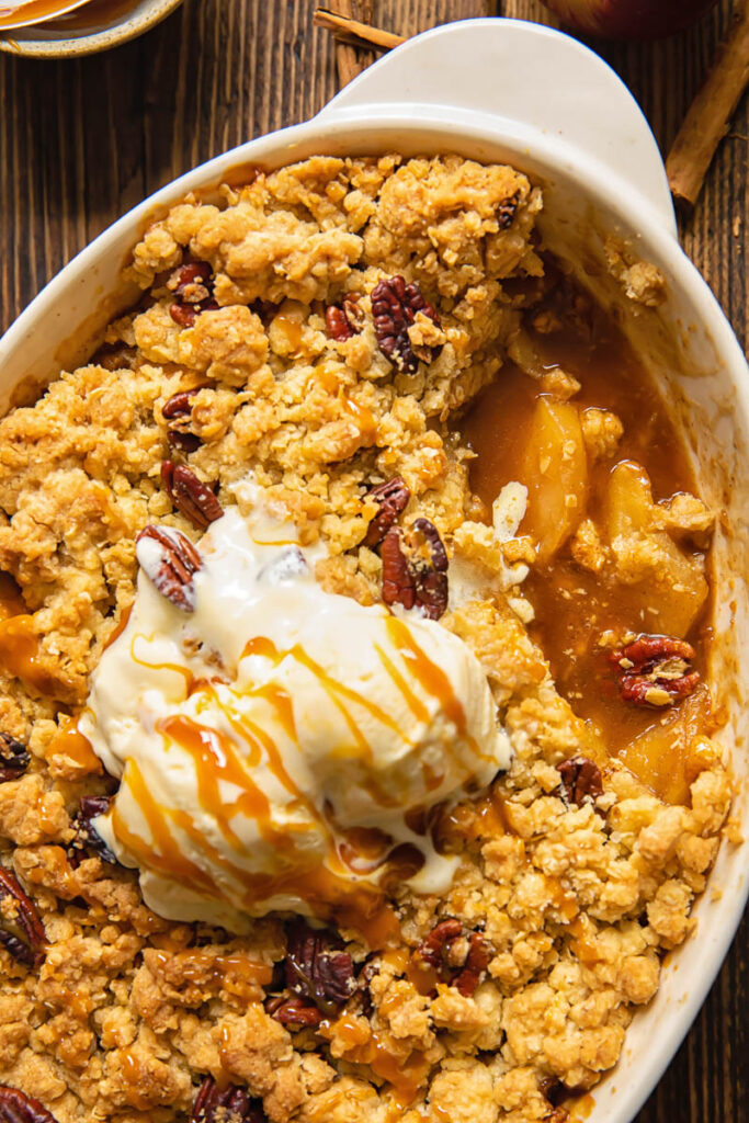 Easy Homemade Apple Crisp - Vikalinka