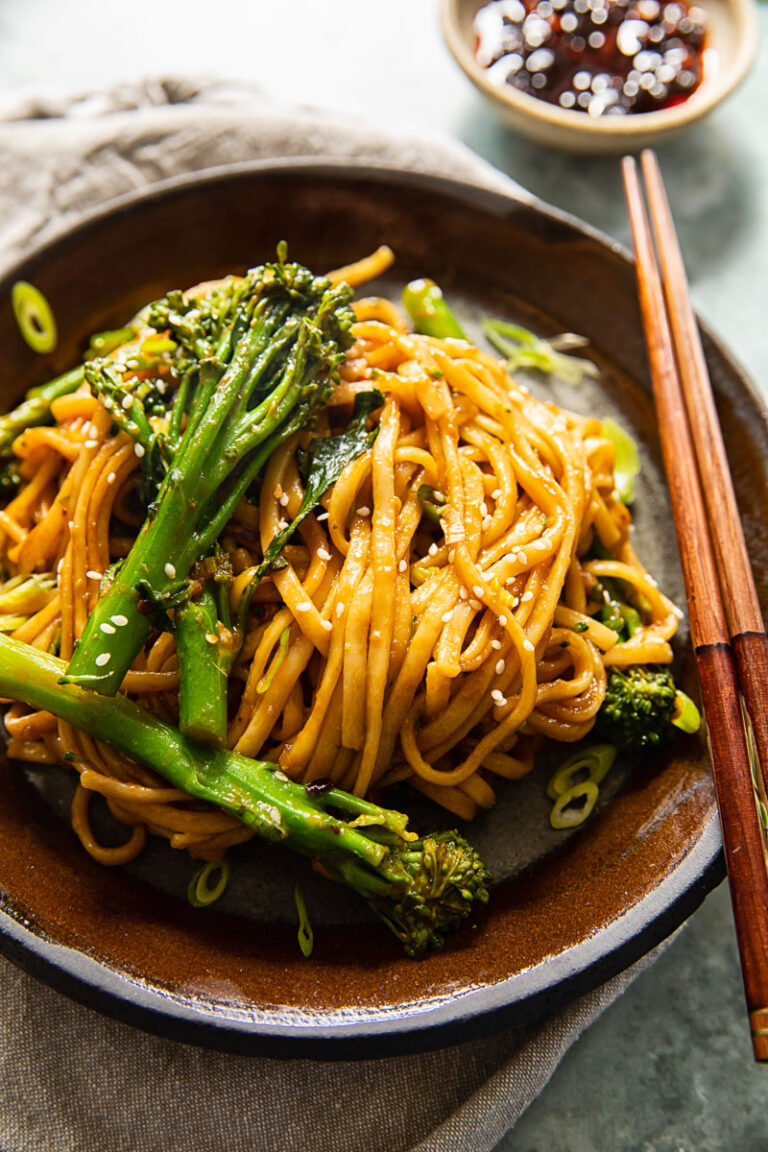 Miso Noodles with Tenderstem Broccoli - Vikalinka