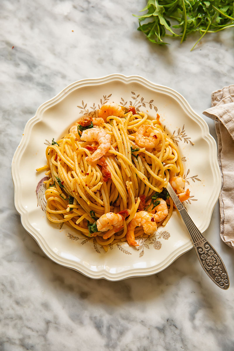 Sun-dried Tomato and Chilli Spaghetti with Shrimp and Arugula - Vikalinka