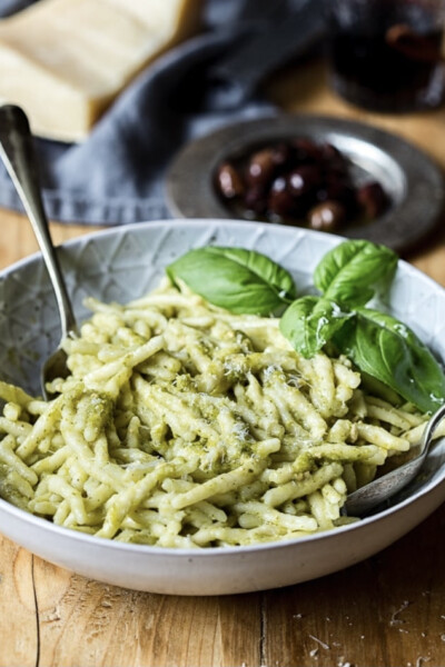Basil Pesto Pasta - Vikalinka