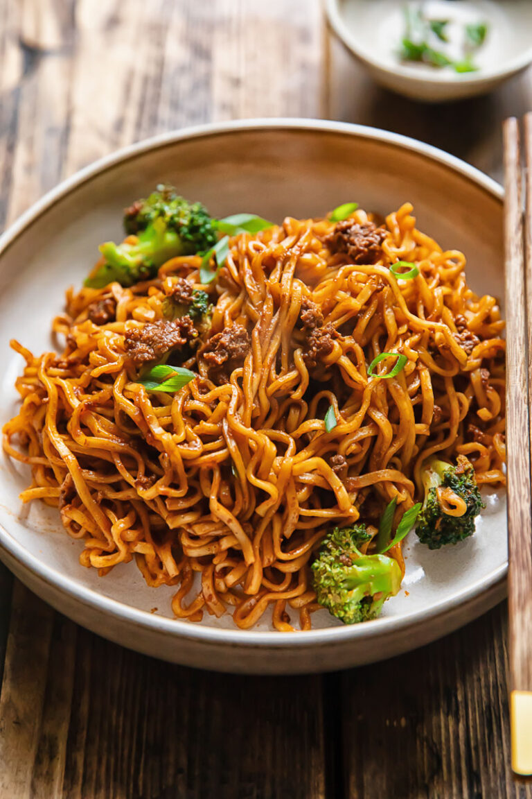 Quick Gochujang Noodles with Beef - Vikalinka